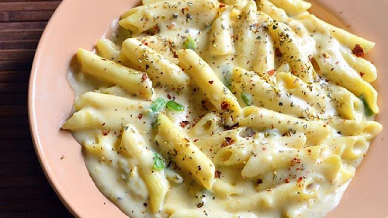 Creamy cheesy vegetable pasta | Scrolller