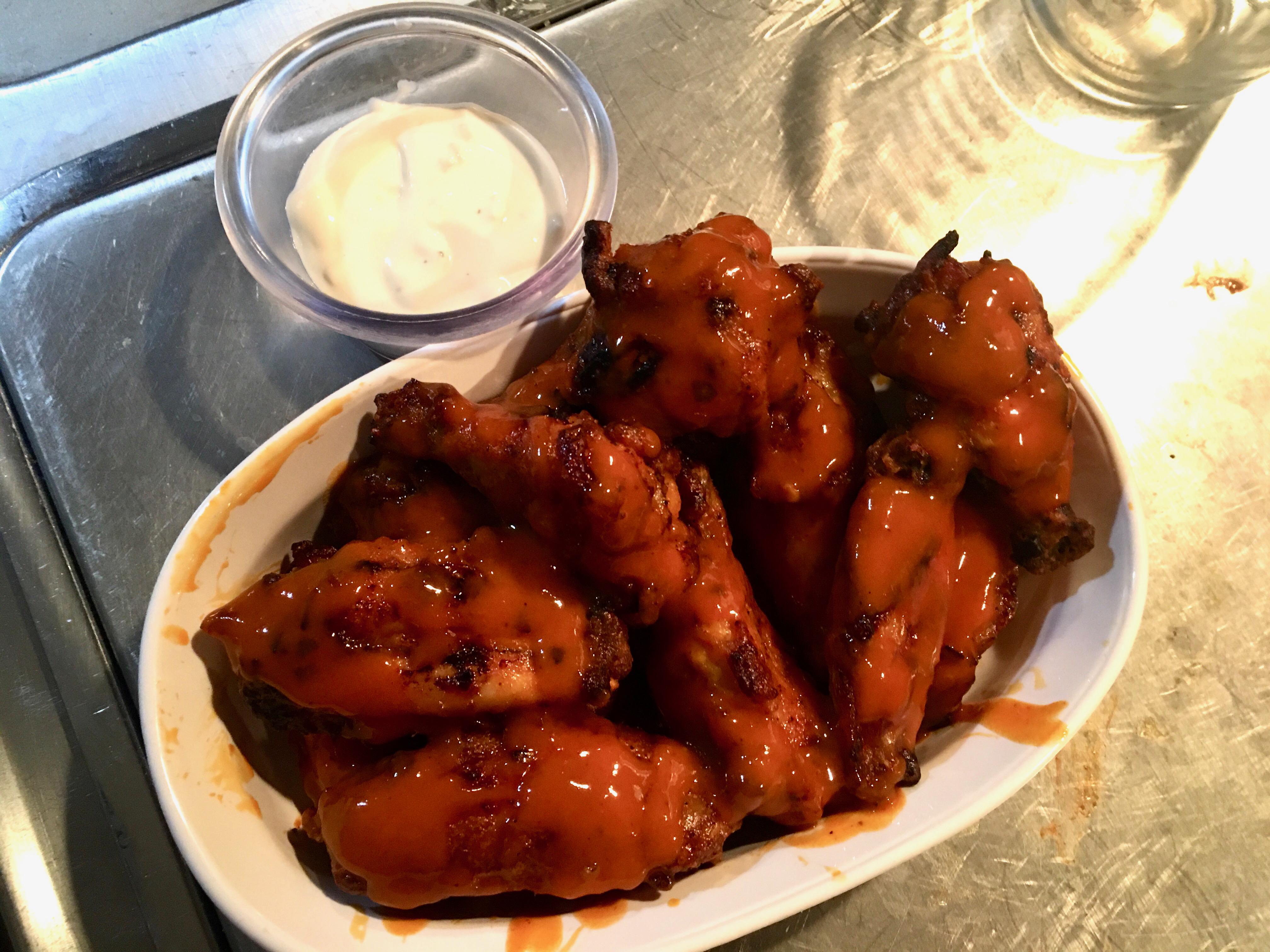 Crispy oven baked hot wings | Scrolller