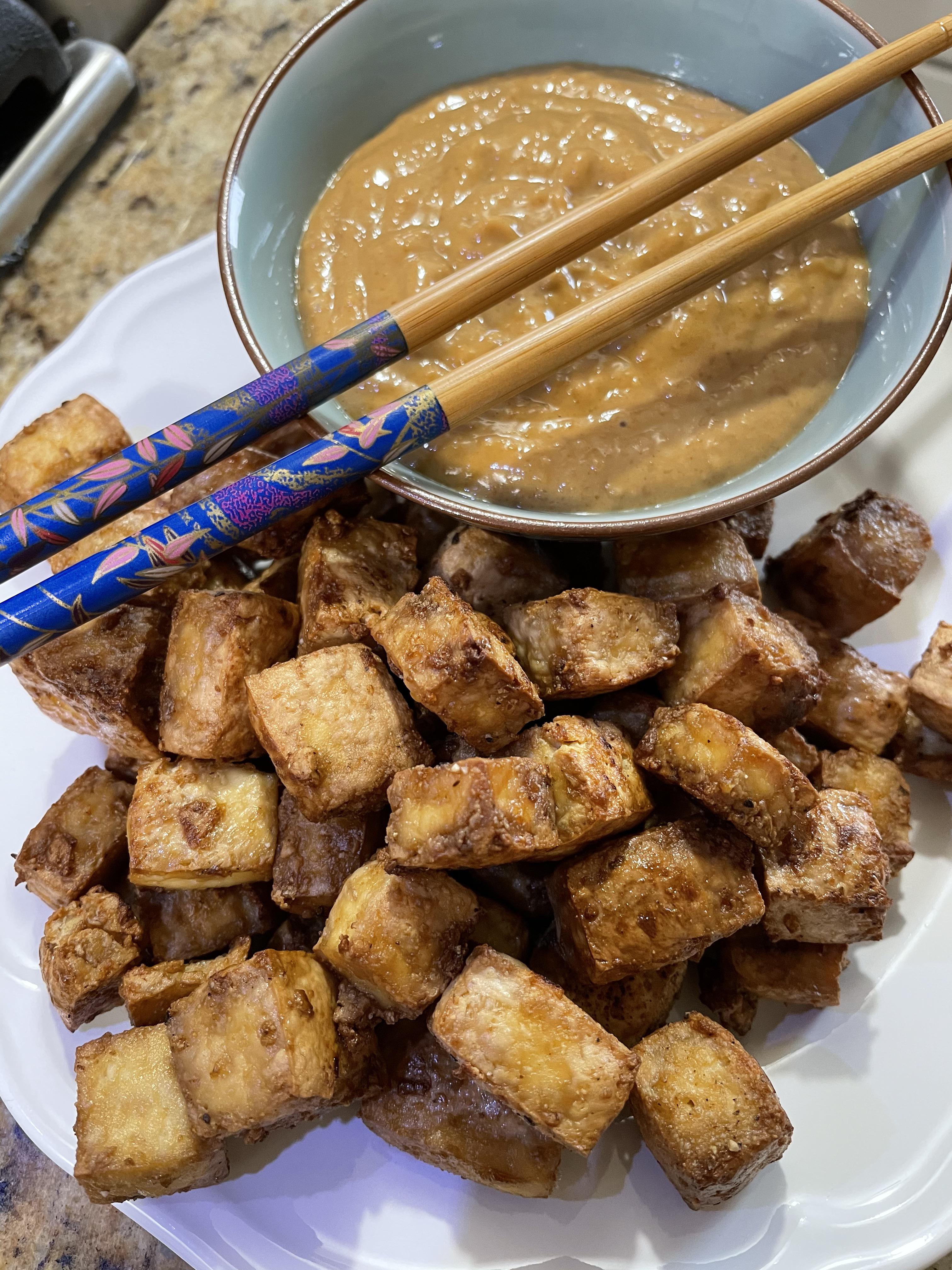 Crispy oven tofu w homemade peanut sauce | Scrolller
