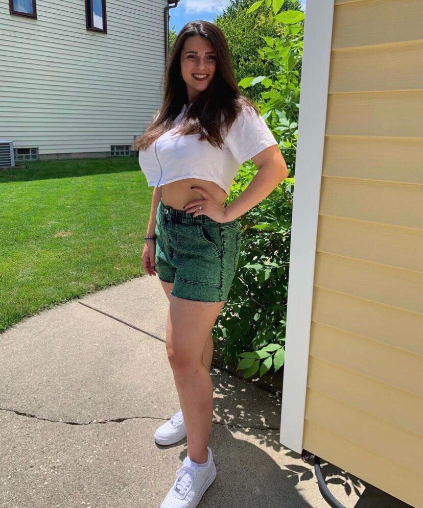 Crop top | Scrolller