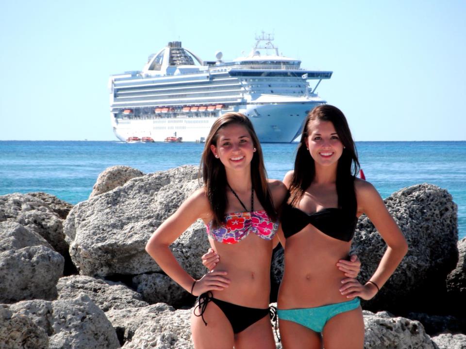 Cruise babes | Scrolller