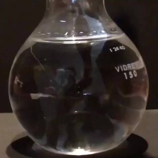 Crystallizing a sodium acetate solution from a single point | Scrolller