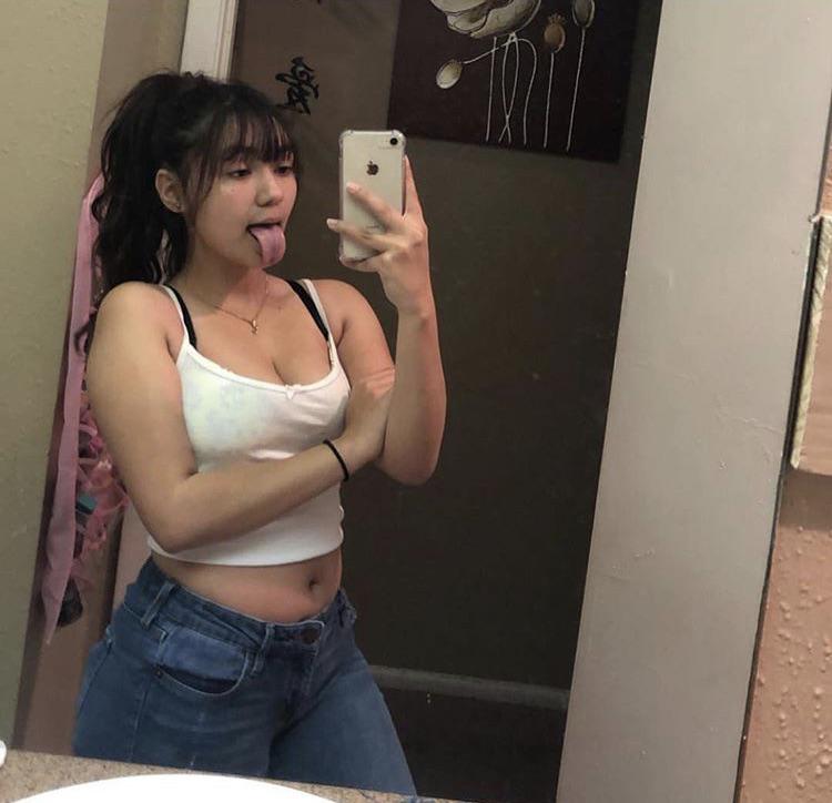 Currently stroking and smoking, kik : milli1300 | Scrolller