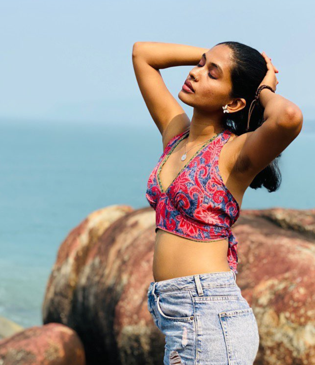 Curries in the wild would do anything to attract white cock. | Scrolller