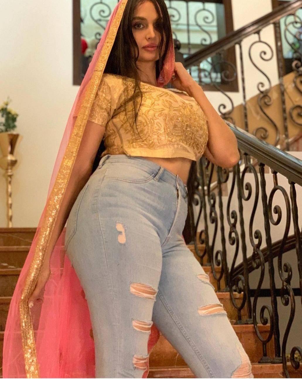 Curves 😍😍😍 | Scrolller