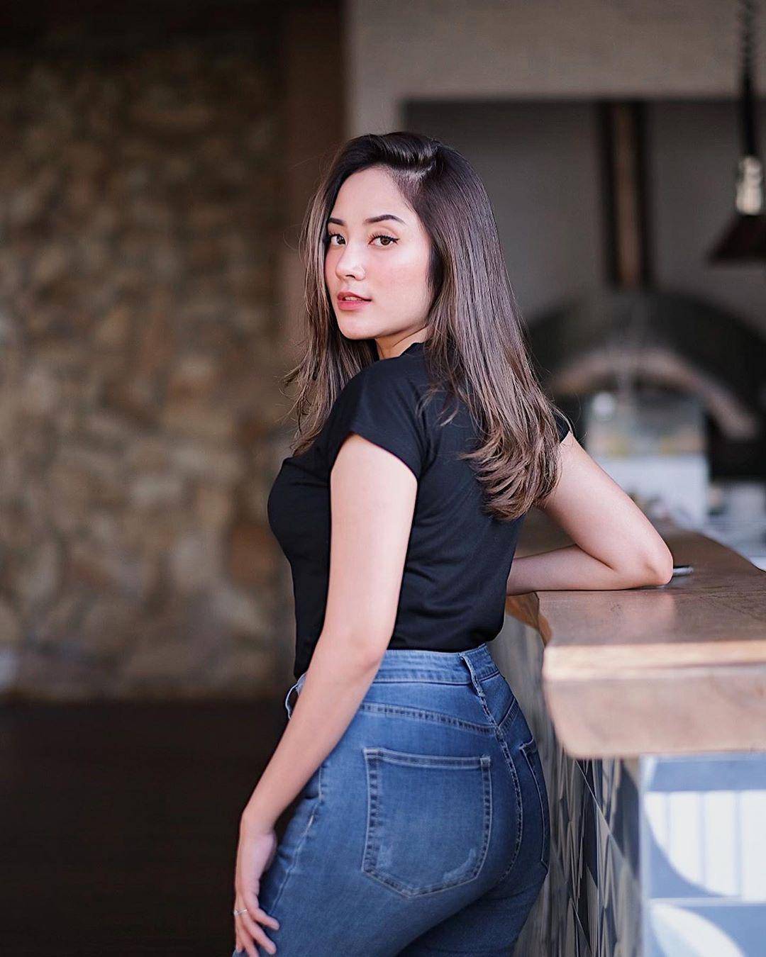 Curves in right places | Scrolller