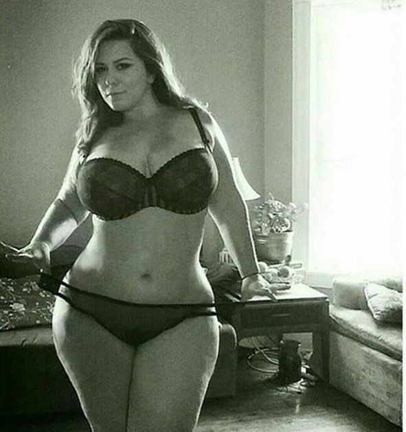 Curvy af | Scrolller