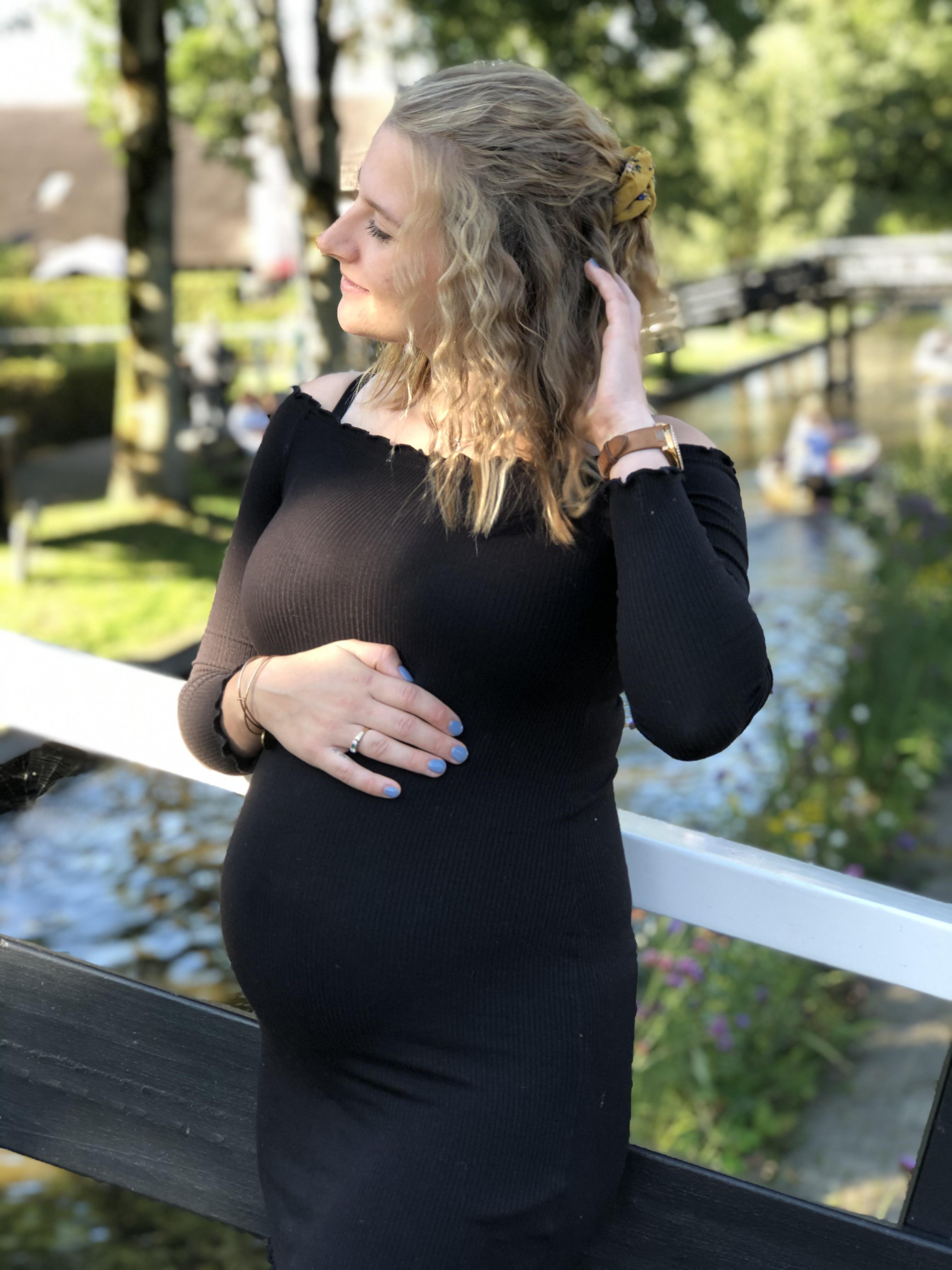 curvy mamma 😍 37 weeks along / more unclothed content on OF | Scrolller