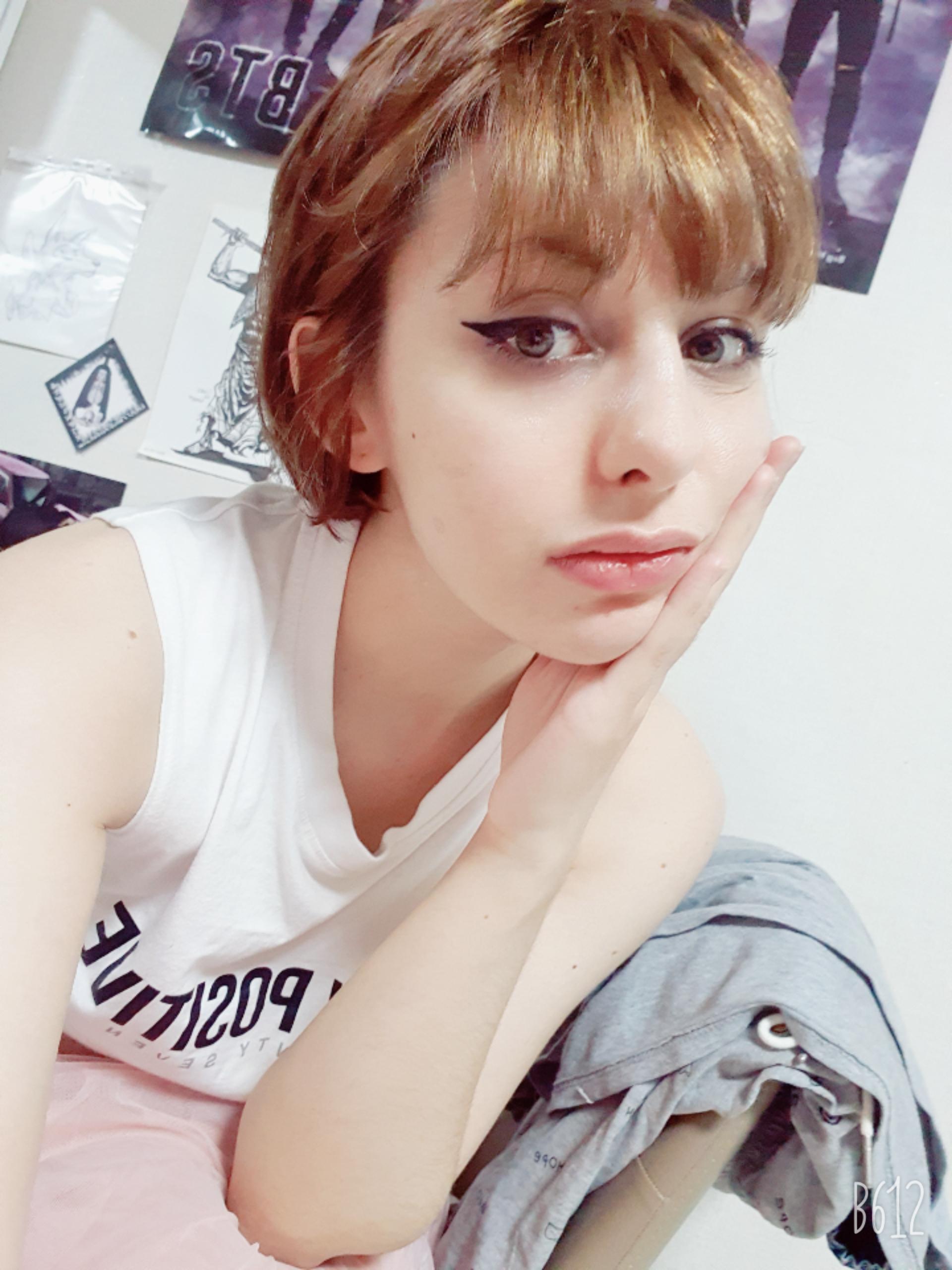 cut layers into my hair 😌 | Scrolller