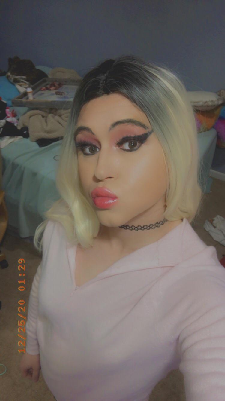 Cute And Slutty Scrolller