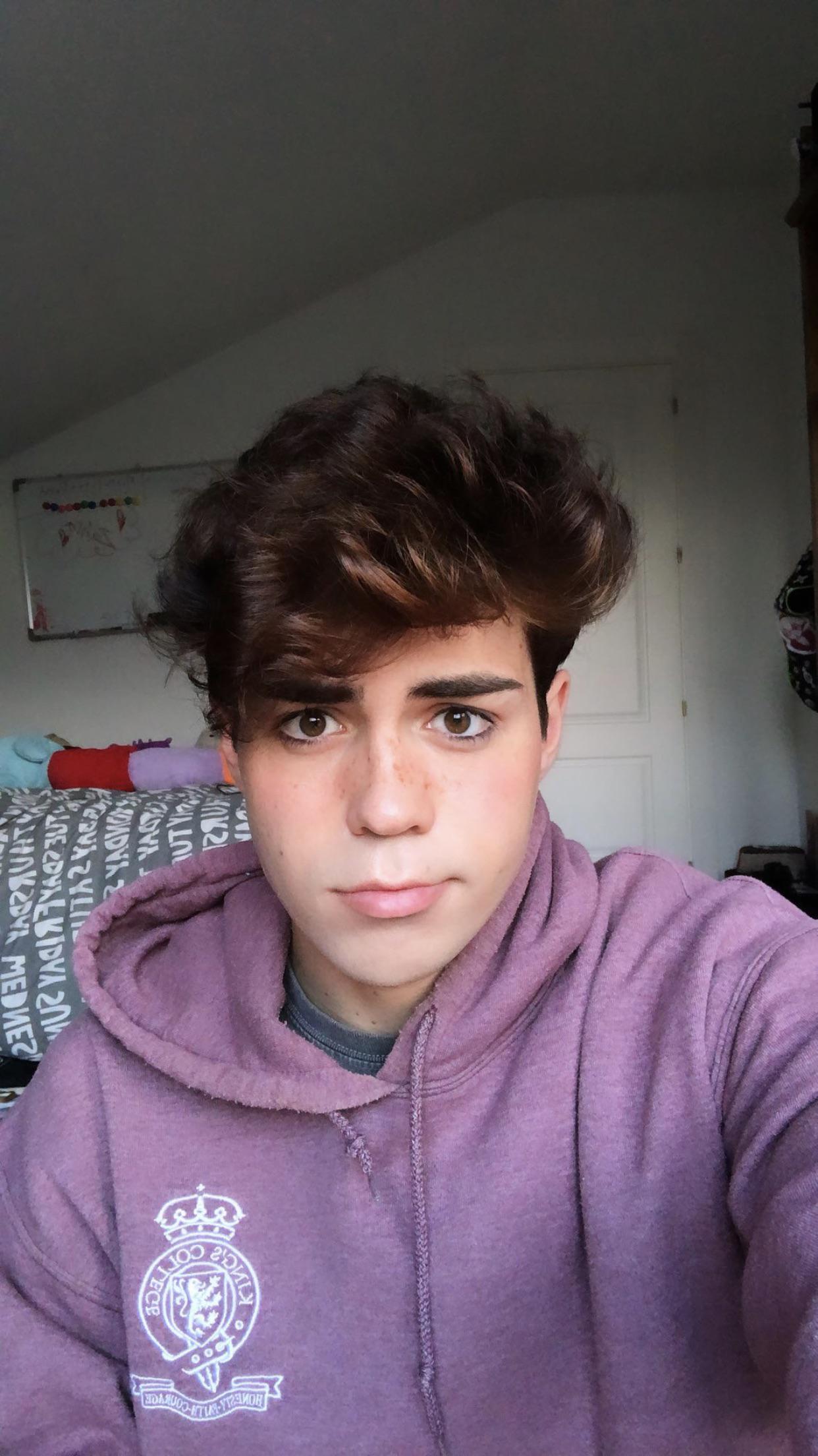 cute boi hours | Scrolller