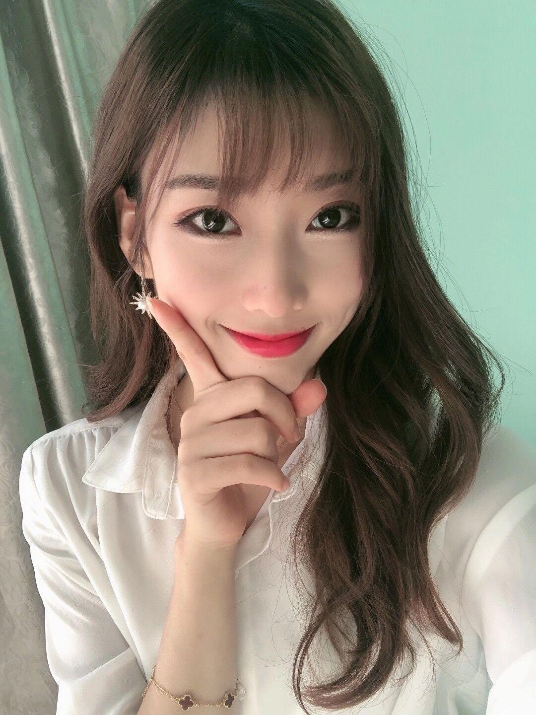 Cute Girl From China Scrolller