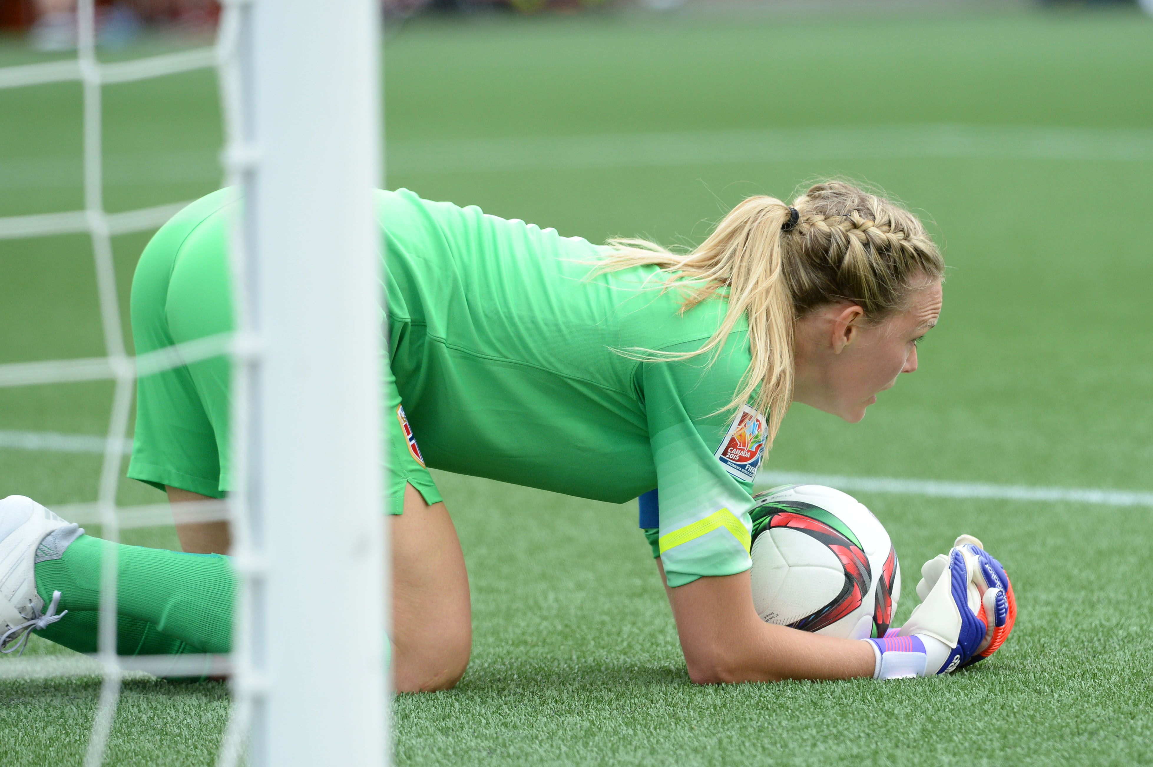 Cute goalkeeper's round butt | Scrolller