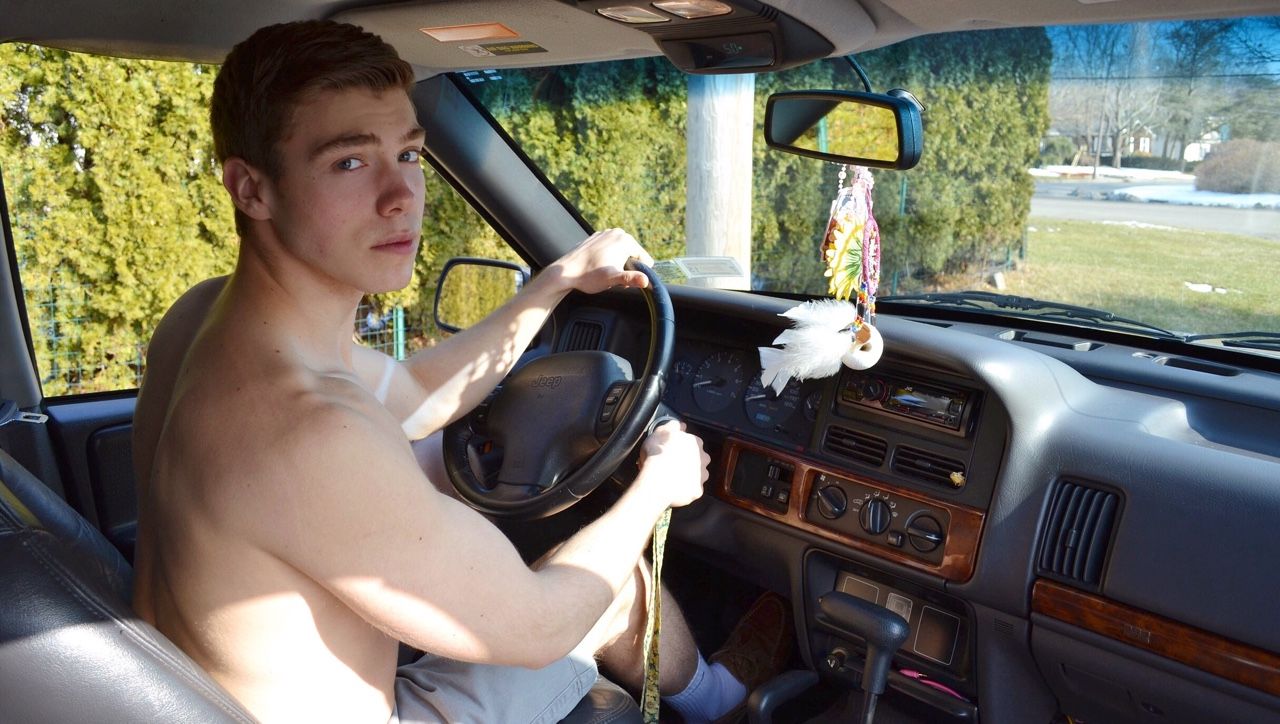 Cute guy | Scrolller