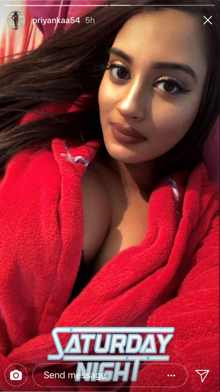 Cute Isnt She Scrolller