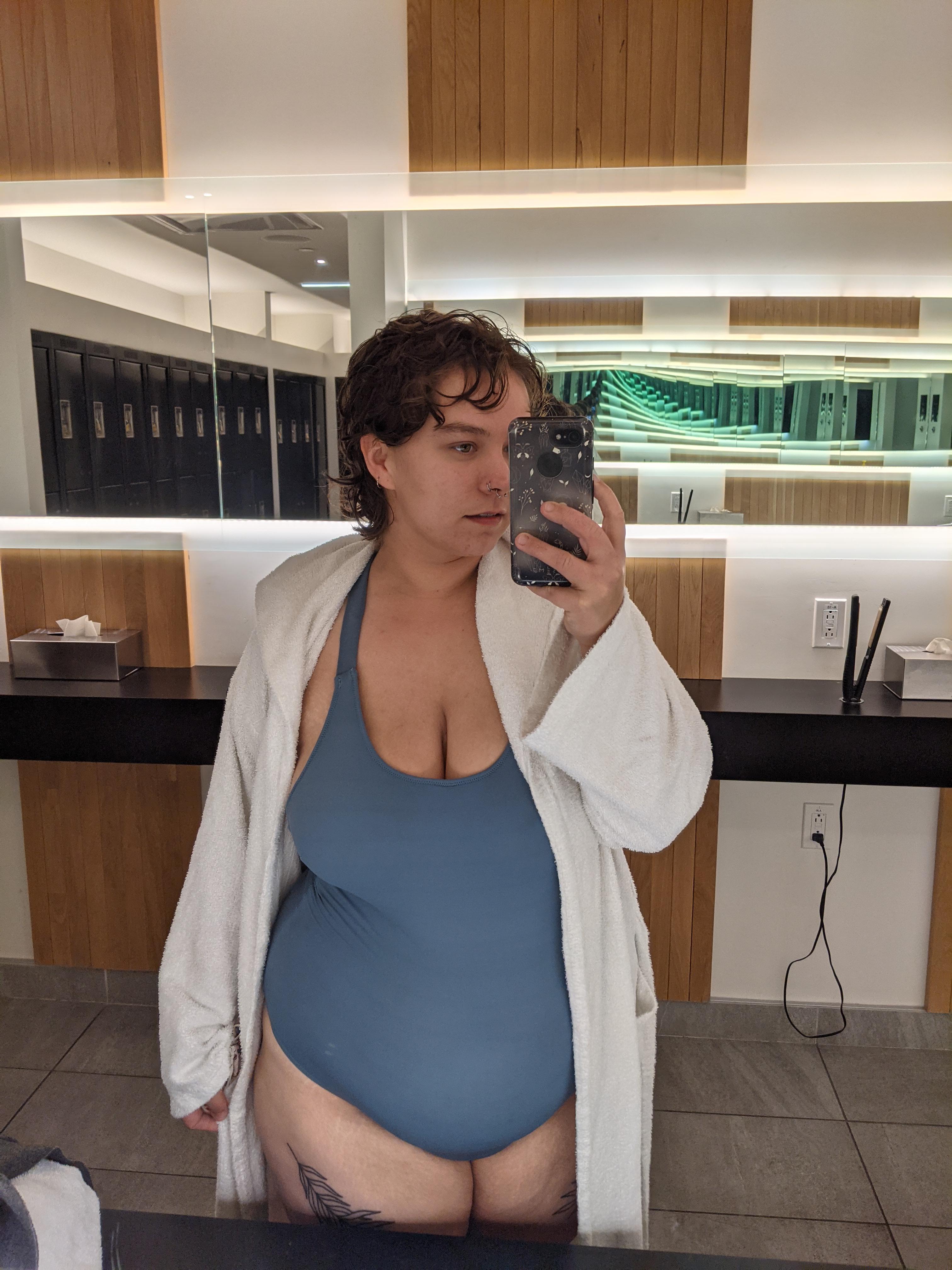 Cute mom bod at the spa | Scrolller