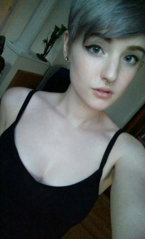 Cute pale girl | Scrolller