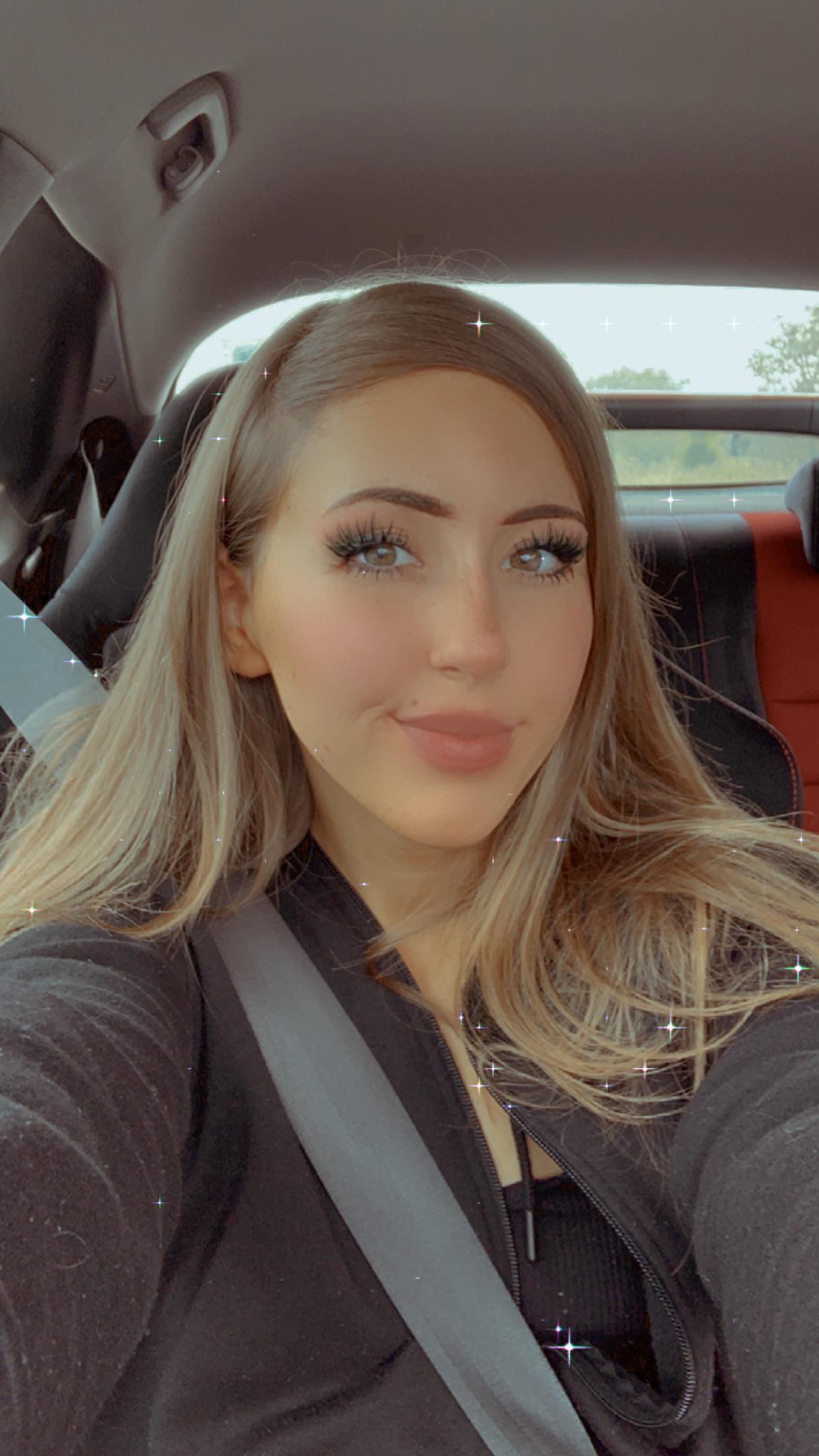 Cute selfie!😘 | Scrolller