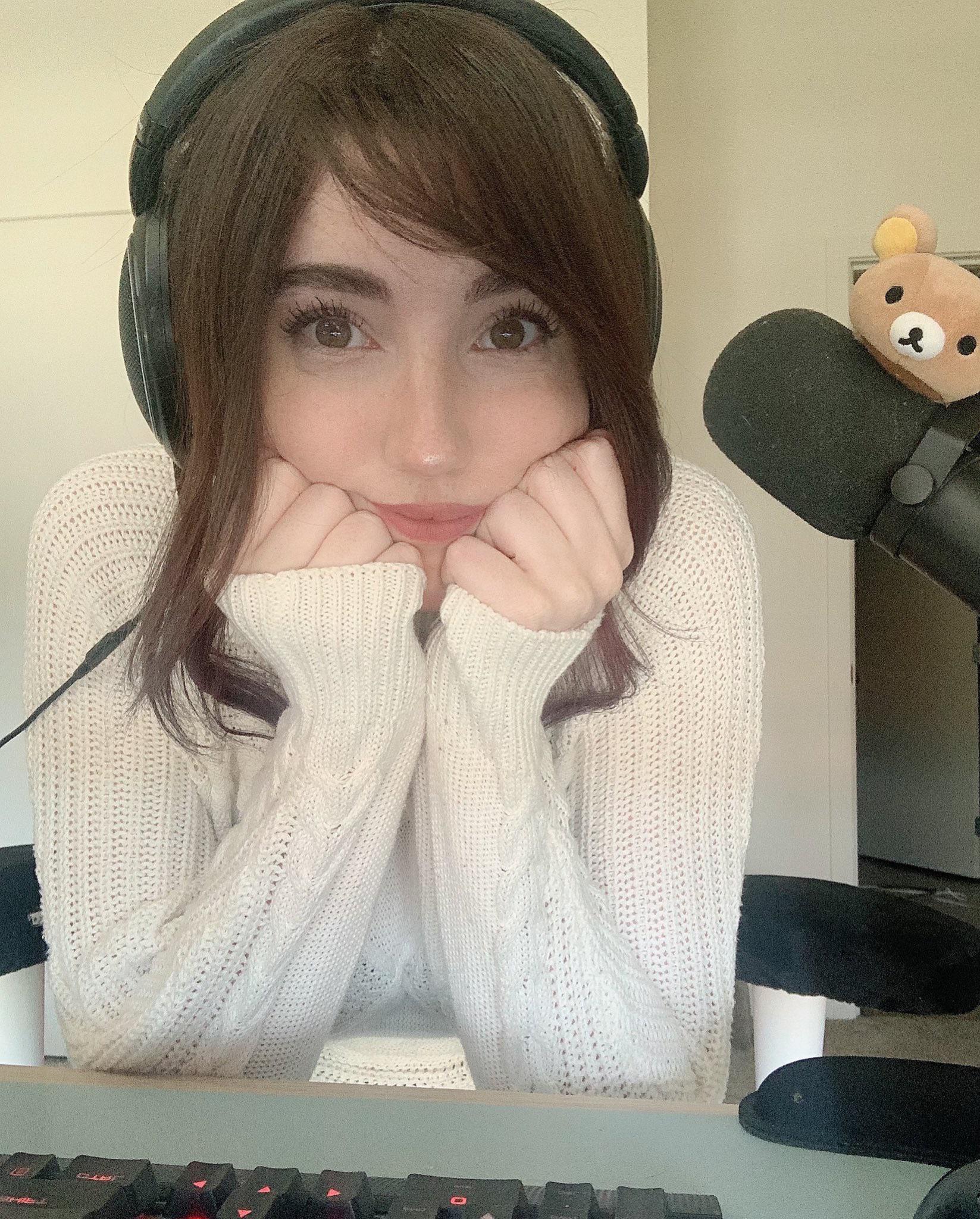 Cute smile and Cute Bree | Scrolller