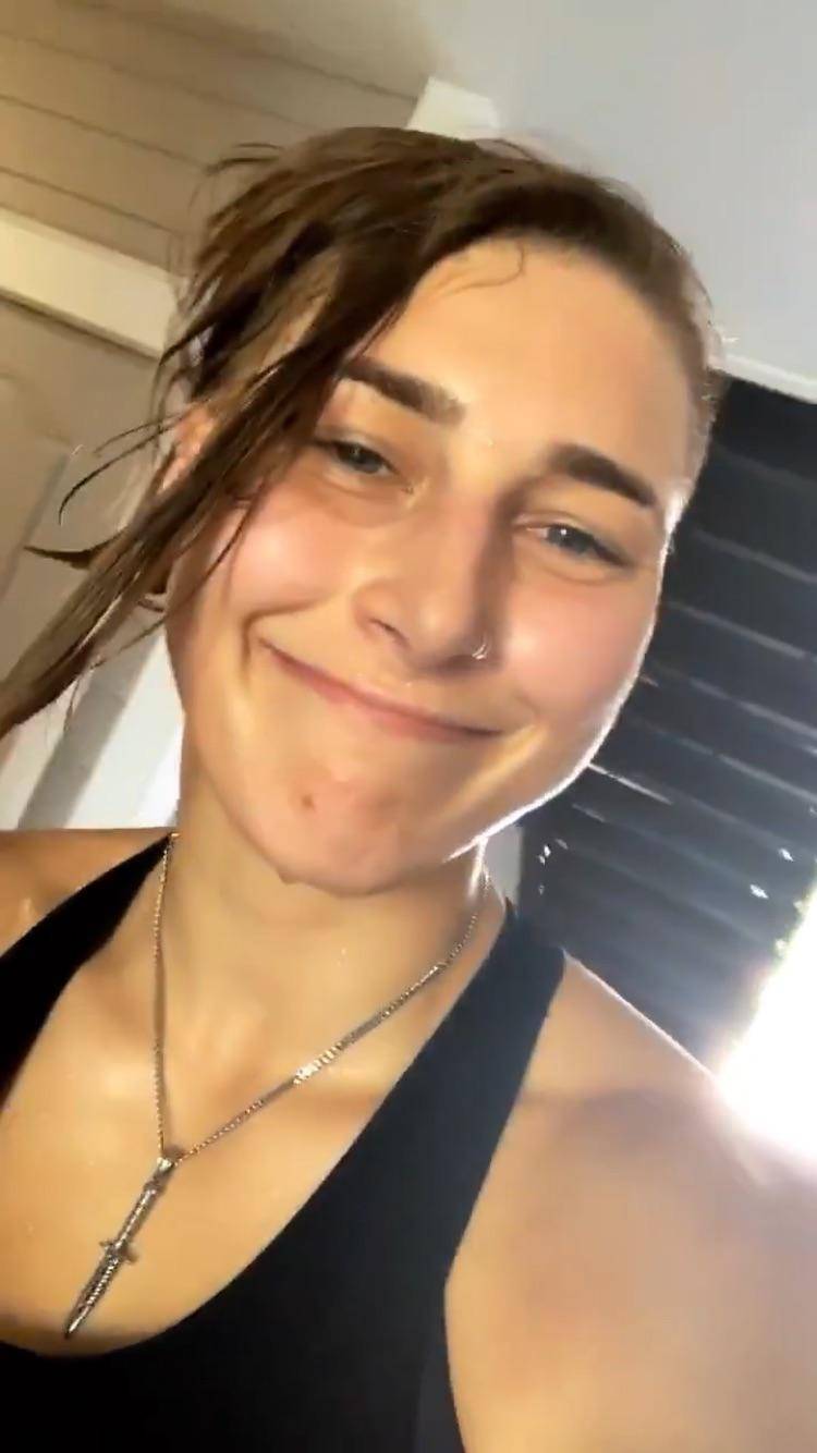 Cute smile | Scrolller