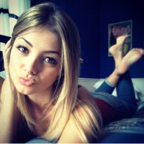 Cute Young Blonde Amateur Selfie Scrolller