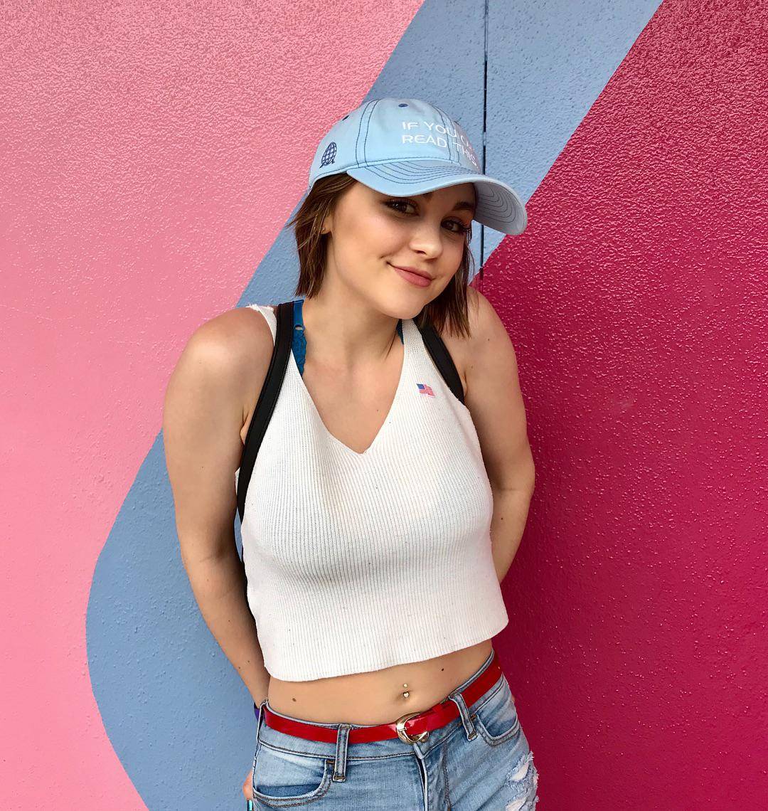 Cutie at the Bubblegum wall | Scrolller