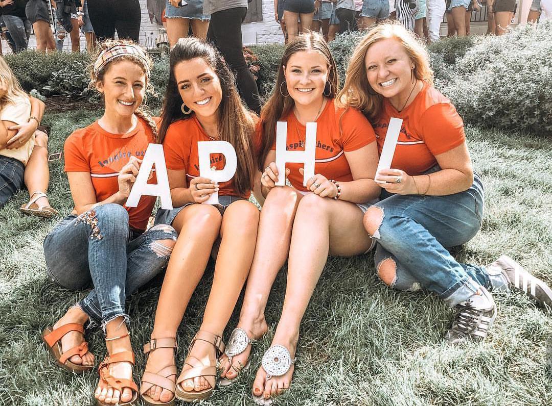 Cuties in red | Scrolller