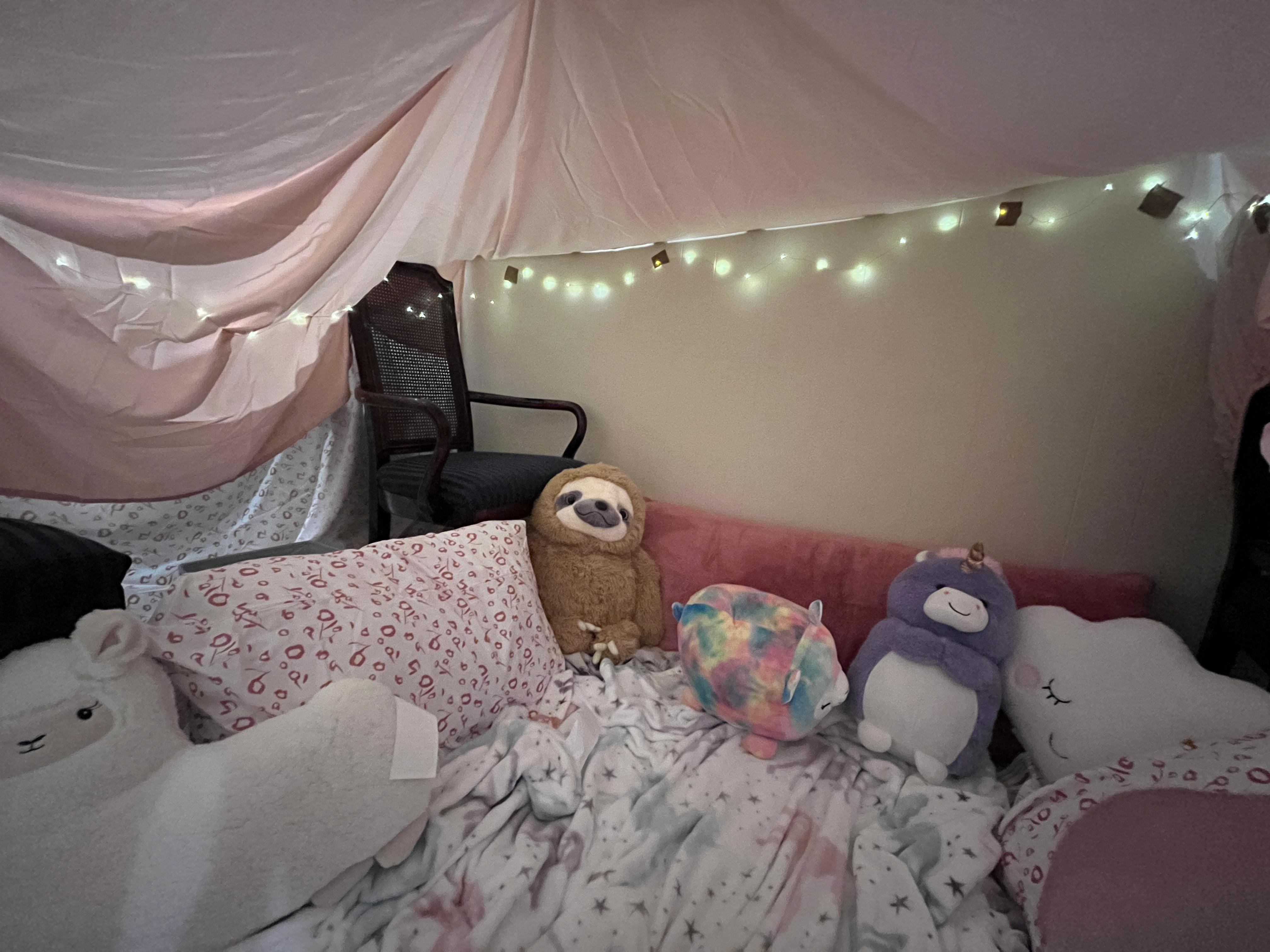 Daddy helped me build a fort! | Scrolller