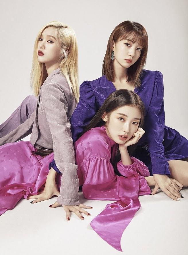 Daily Binnie #1146 - Modeling with Mimi and Arin | Scrolller