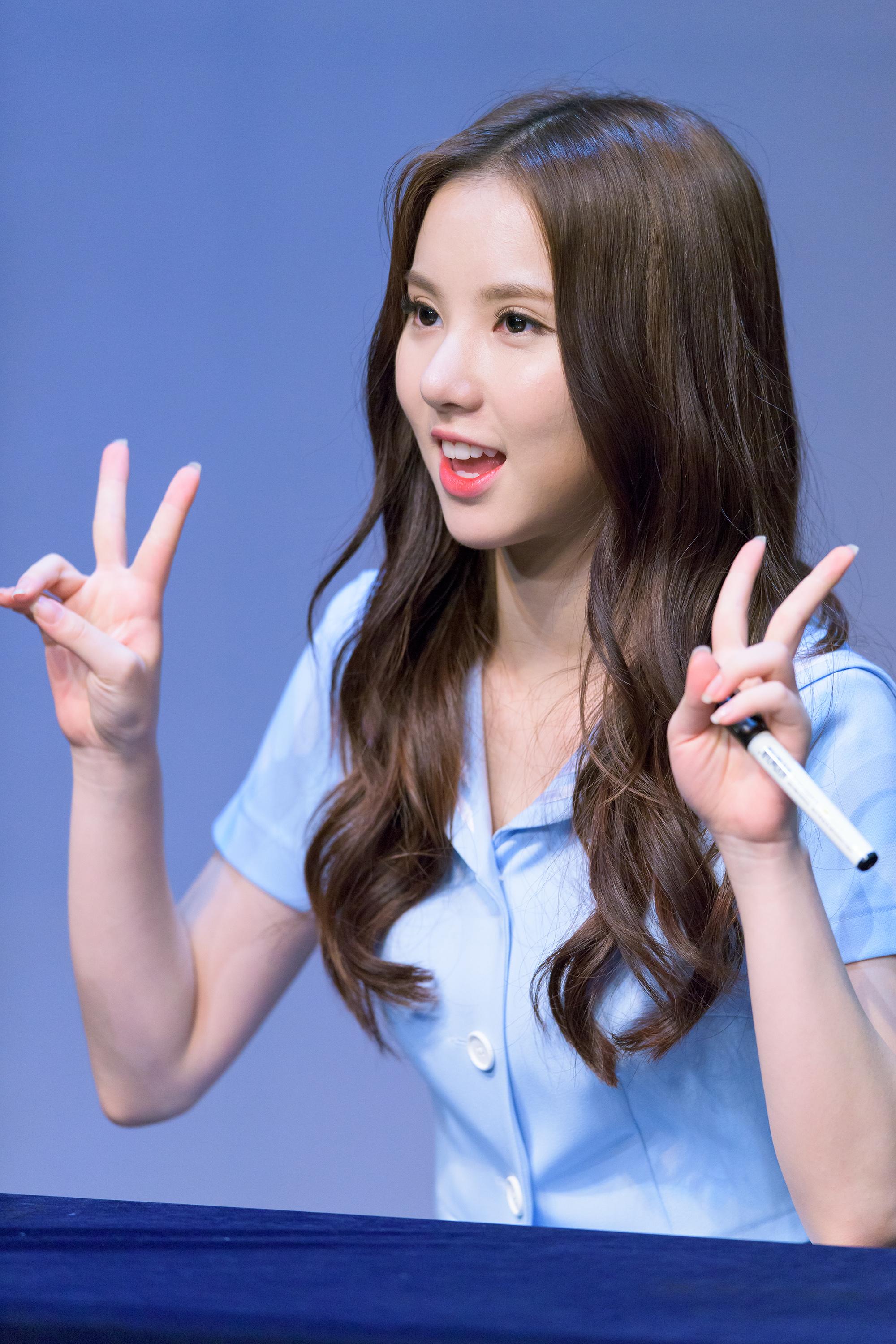 Daily Eunha #211 | Scrolller