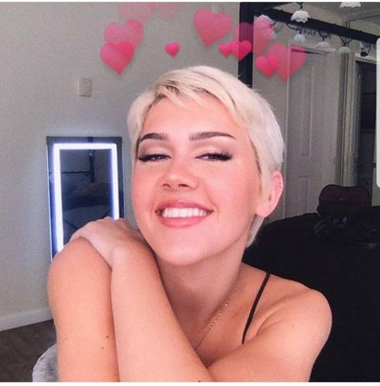 Daisy Taylor | Scrolller