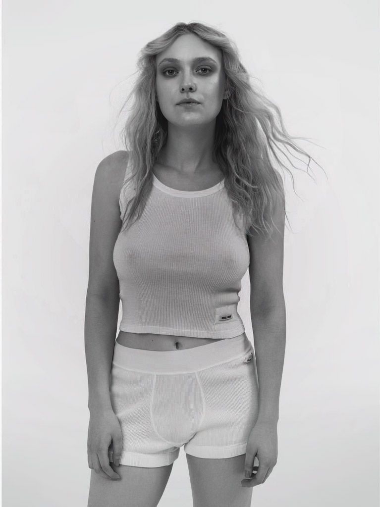 Dakota Fanning Scrolller