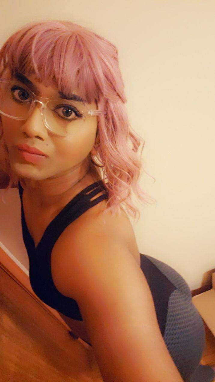 Damn Its Hard To Take Selfies I Need A Photographer Scrolller