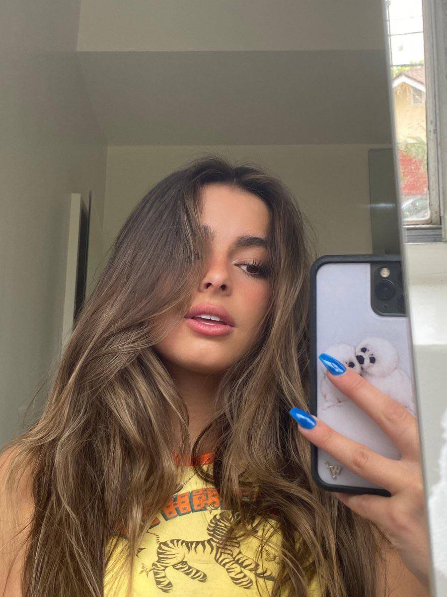 Damn she bad af and her hair is fucking perfect 🤤😍 | Scrolller