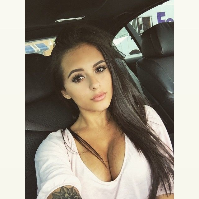 Daniela Lanio (danilanio_) | Scrolller