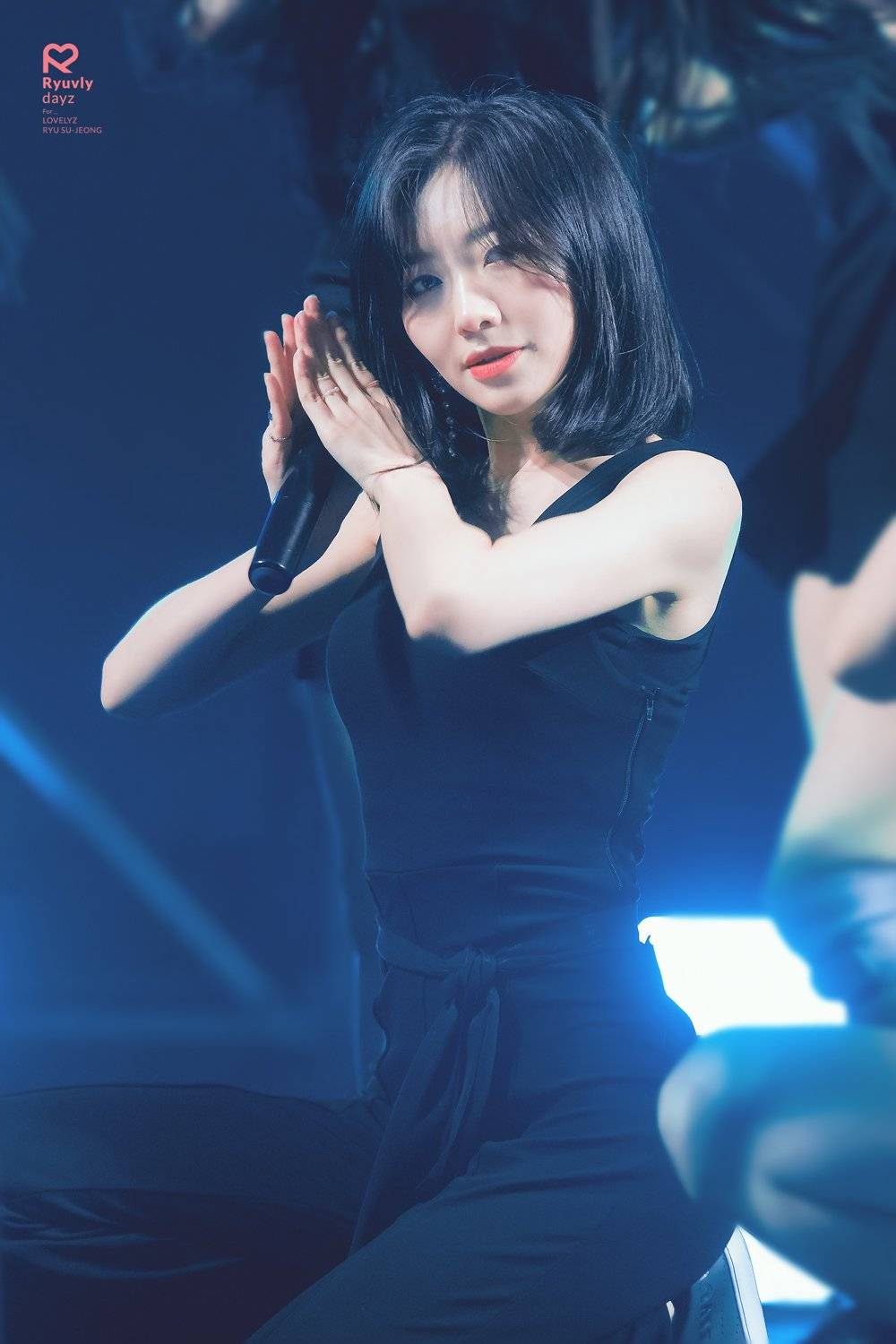 Dark mode Sujeong | Scrolller