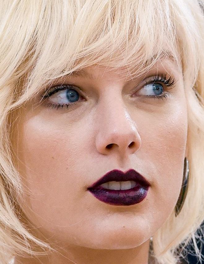 Dark Purple Lips | Scrolller