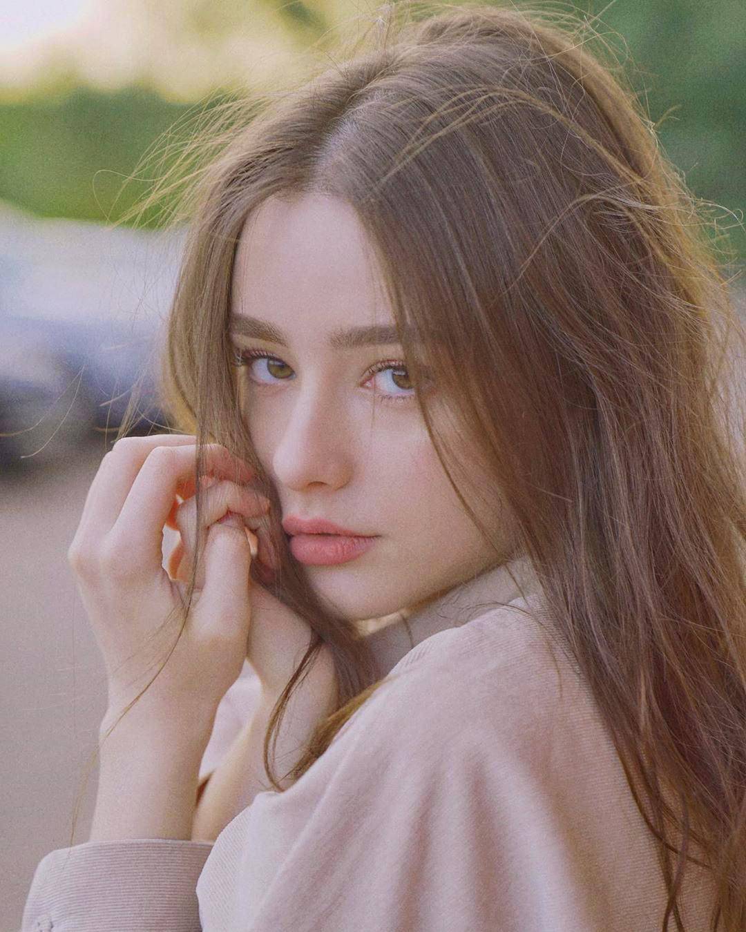 Dasha Taran | Scrolller