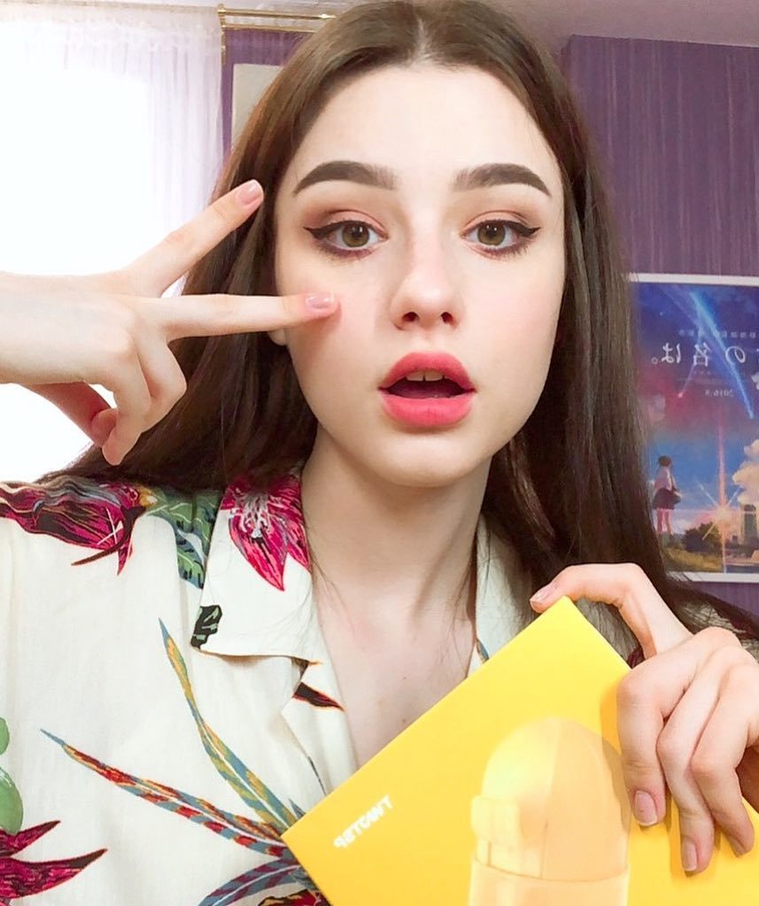 Dasha Taran | Scrolller