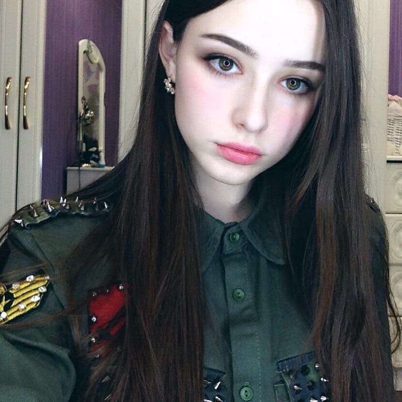 Dasha Taran | Scrolller