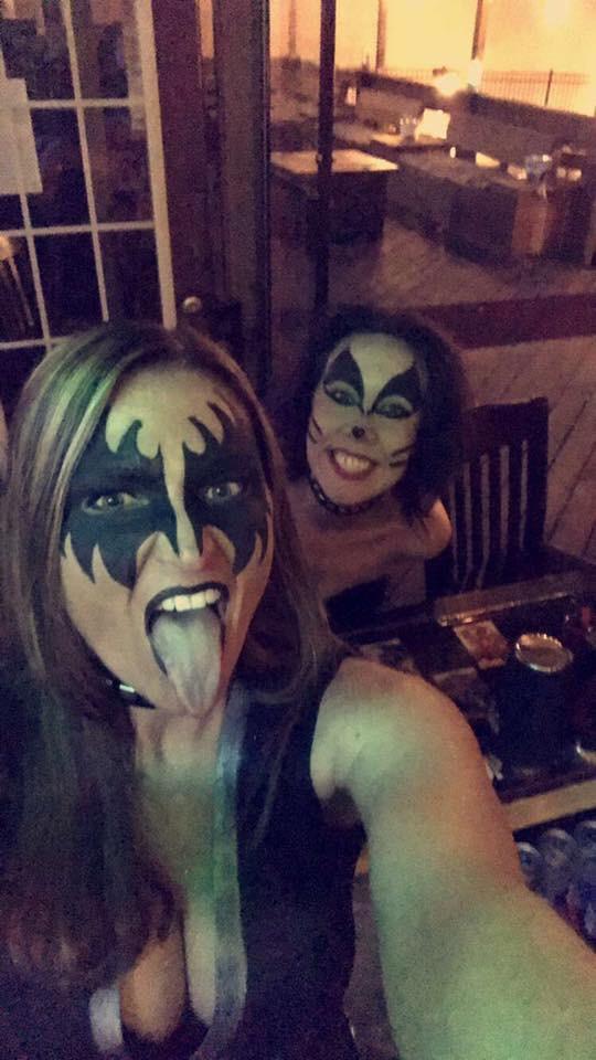 Dat cleavage | Scrolller