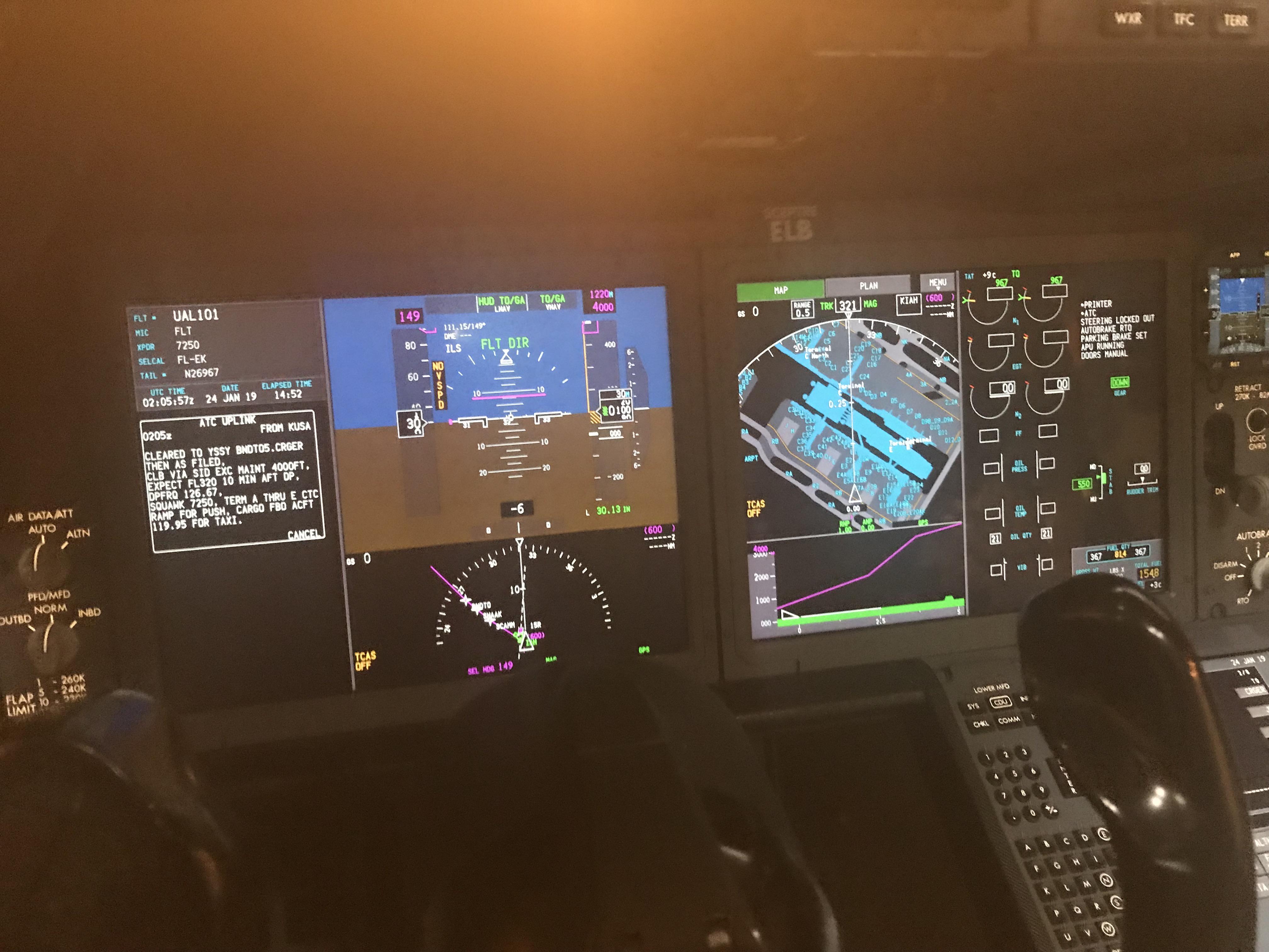 data comm display on this 787 | Scrolller