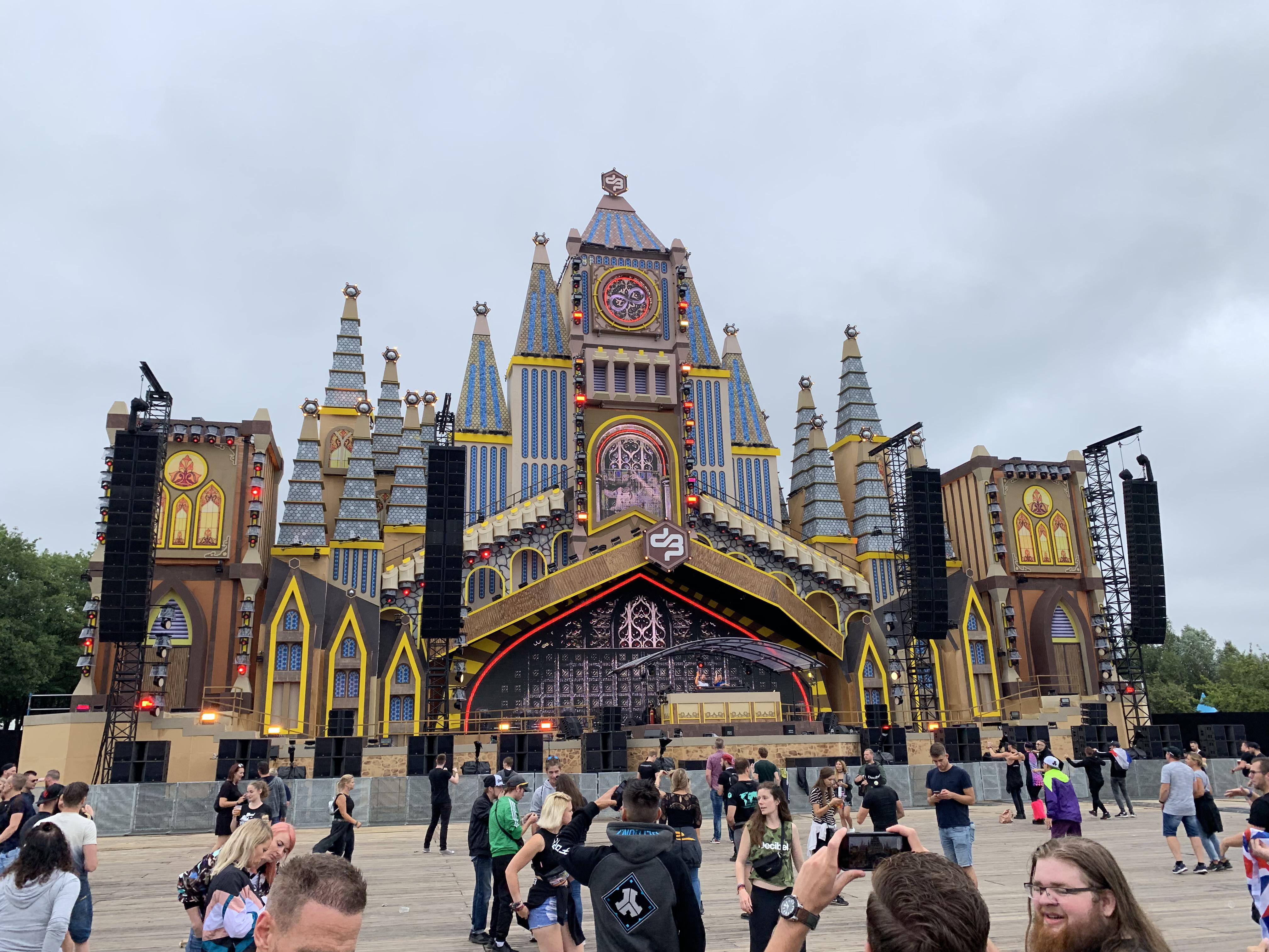 Decibel Mainstage | Scrolller