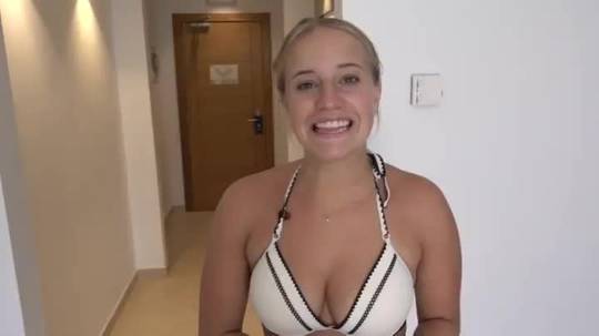 Dee van der Zeeuw | Scrolller