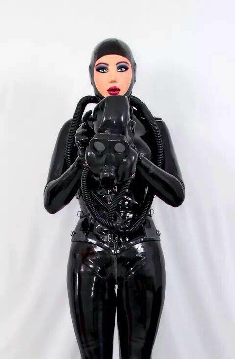 Deep down Dolly | Scrolller