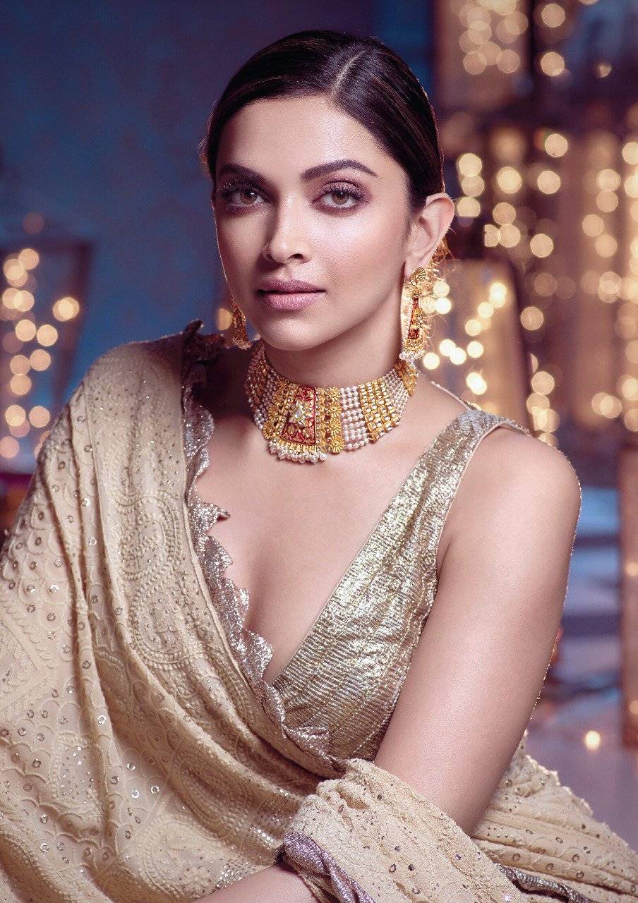 Deepika Padukone's subtle cleavage show ️💦 She's so hot | Scrolller