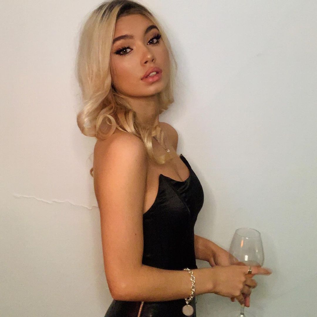 Delicate blonde | Scrolller