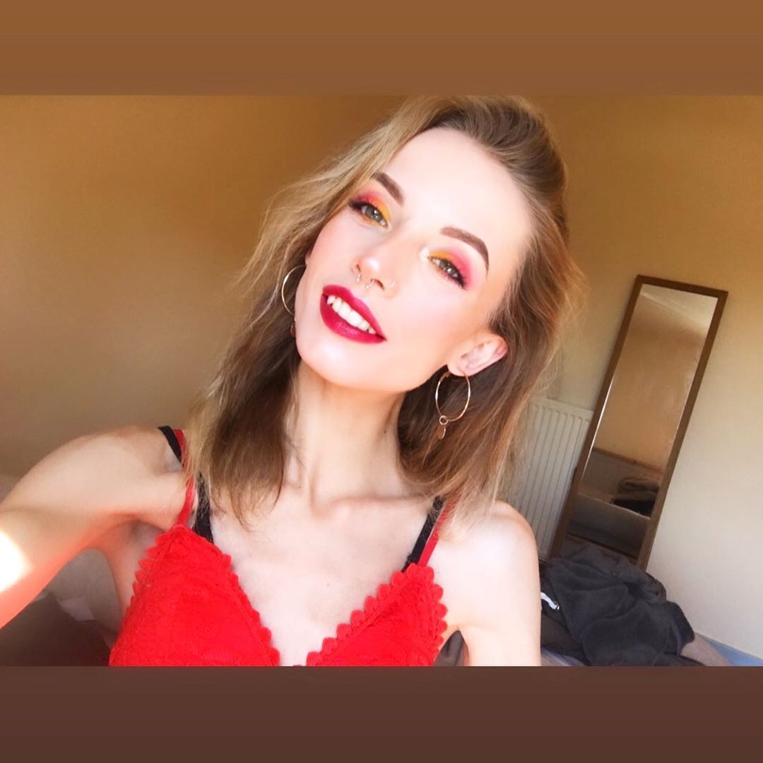 Delicate Features | Scrolller