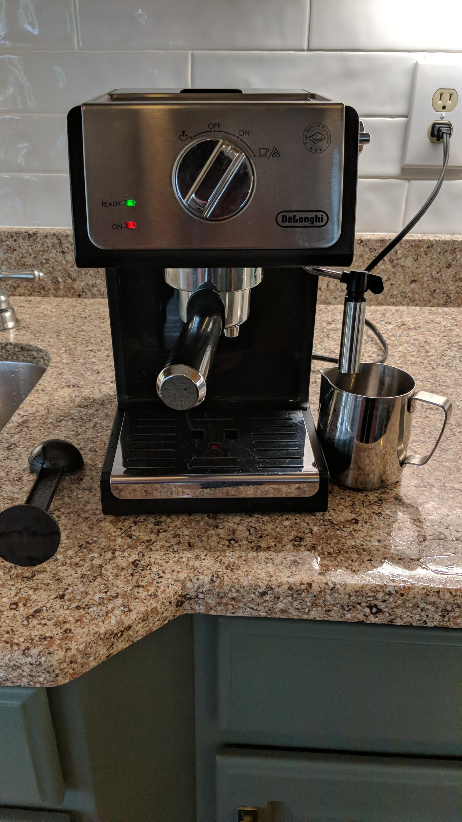 DeLonghi espresso maker, $10 👌 | Scrolller