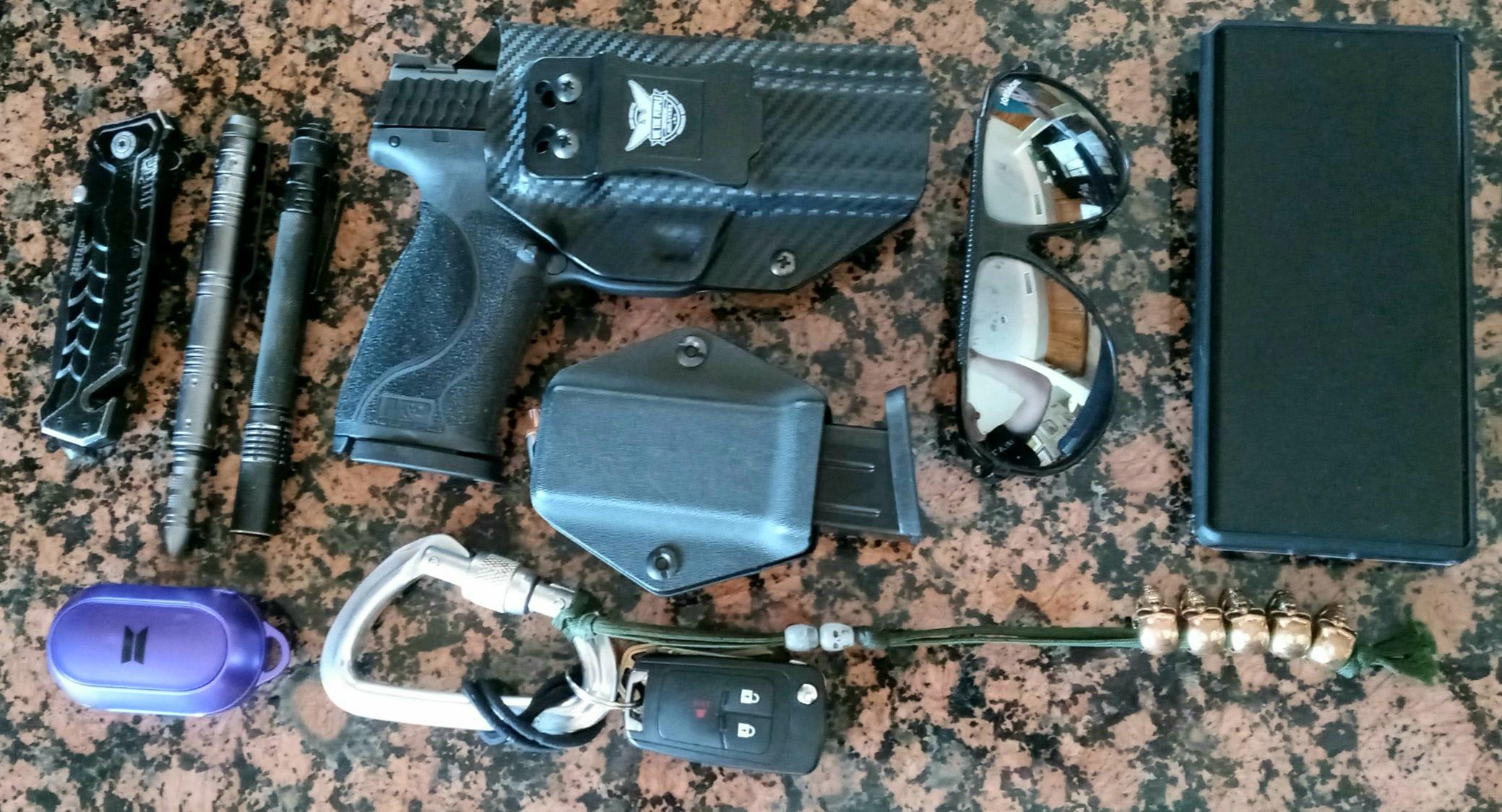 Desert EDC | Scrolller